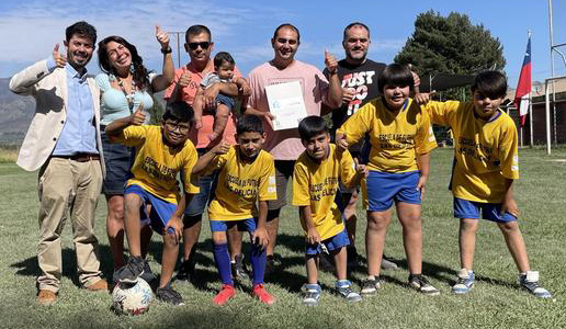 Entregan título de dominio a histórico club deportivo de Codegua