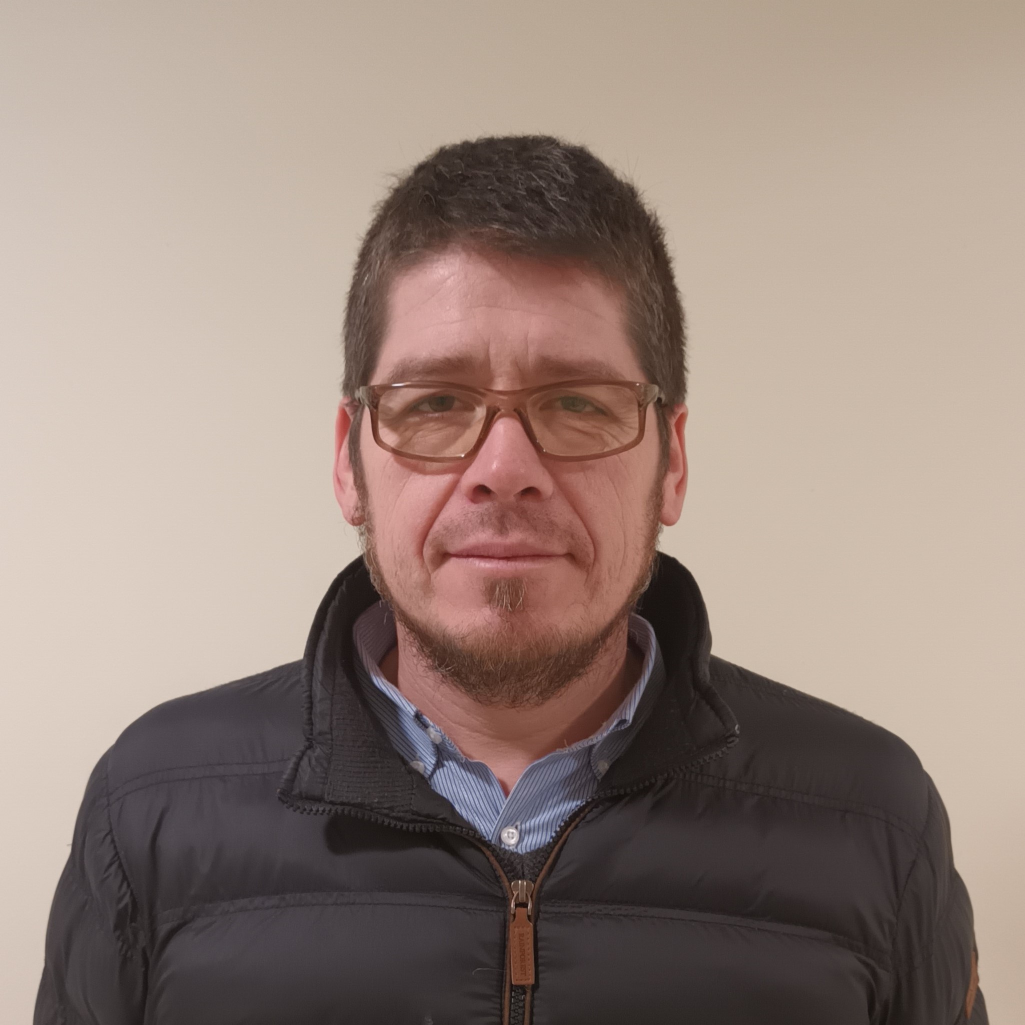 Inclusión del adulto medio en la educación superior y redes sociales