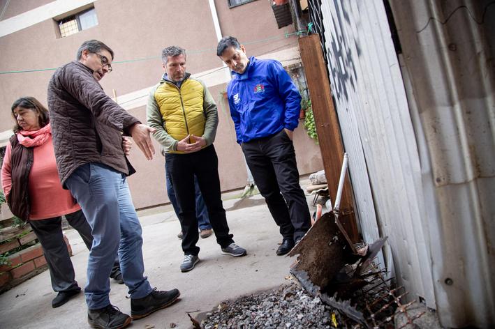 Alcalde Pablo Silva supervisa obras en población San Hernán y emplaza ...