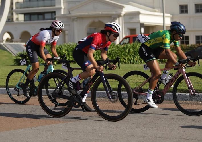 Alexandra Osorio González destaca como seleccionada y medallista nacional